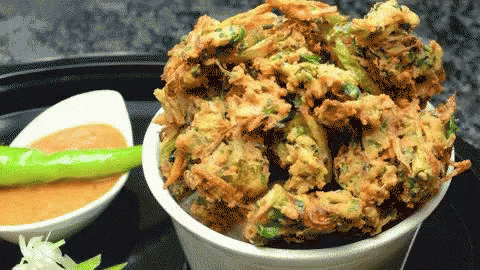 Garam Pakode GIF - Pakoda Garamgaram Indianfood - Discover & Share GIFs
