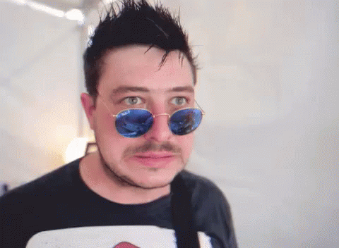 Wigging Out GIF - FreakingOut WiggingOut OMG - Discover & Share GIFs